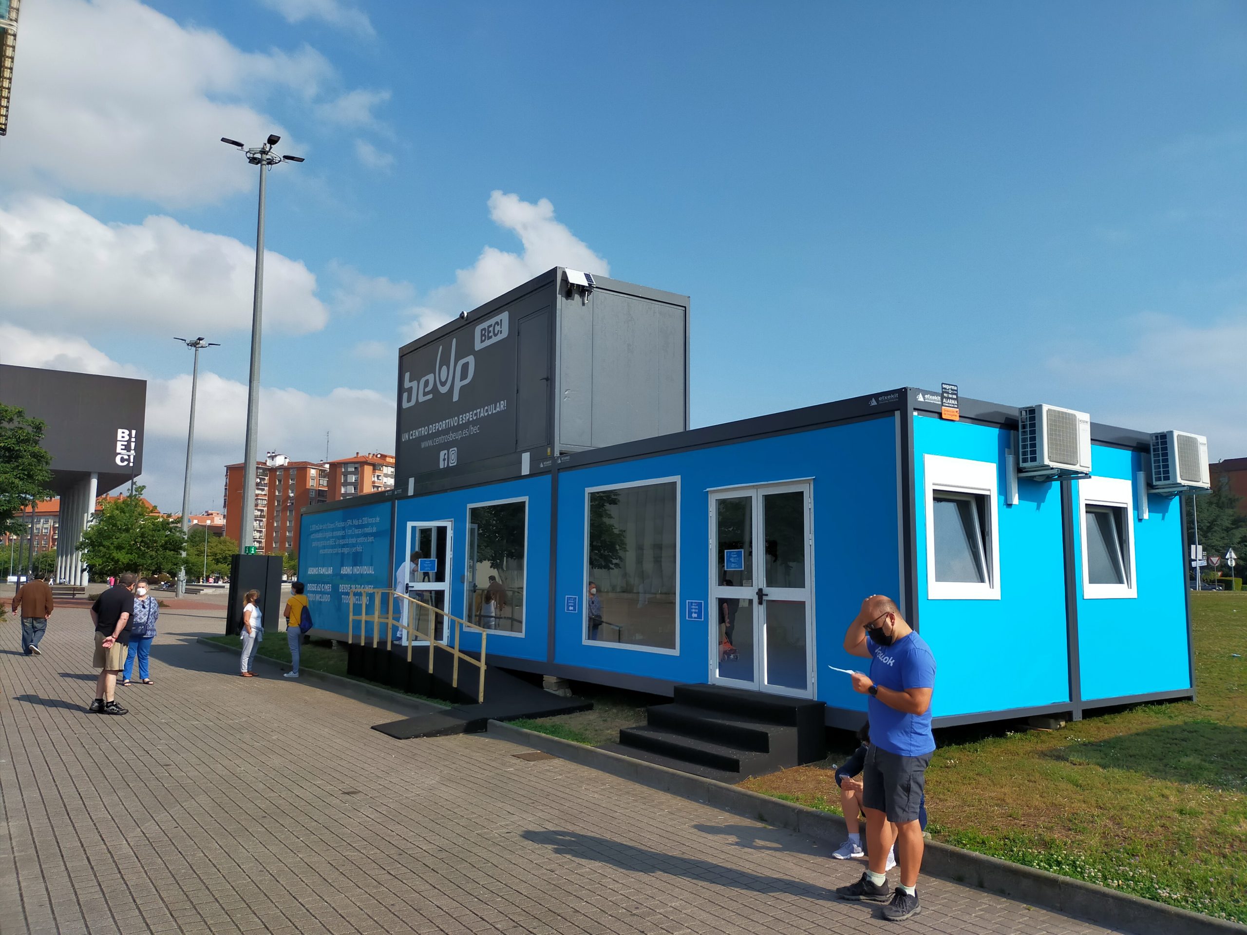 POP UP STORE O LA EXPERIENCIA DE LO EFÍMERO - Etxekit | Soluciones ...
